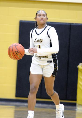 Swindle powers Lady Dragons past Center in season opener | Sports ...