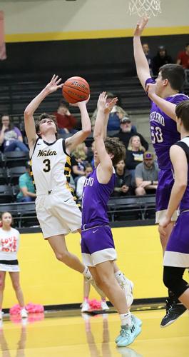 Eagles shut down Owls, 47-28, move into second | Sports | dailysentinel.com