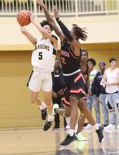 Deckard, Dragons knock out Mavs late, 53-51 | Sports | dailysentinel.com