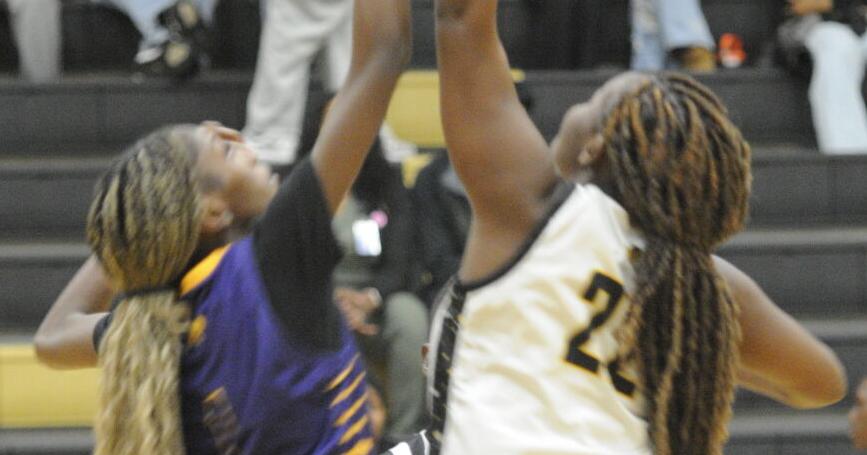 Swindle powers Lady Dragons past Center in season opener | Sports ...
