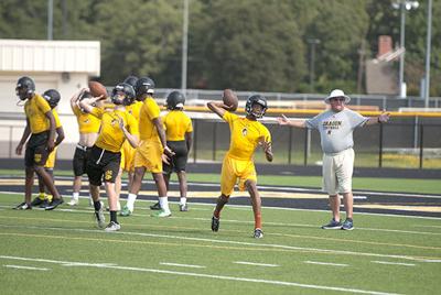 Veteran coach Reyes believes in his defense | Sports | dailysentinel.com