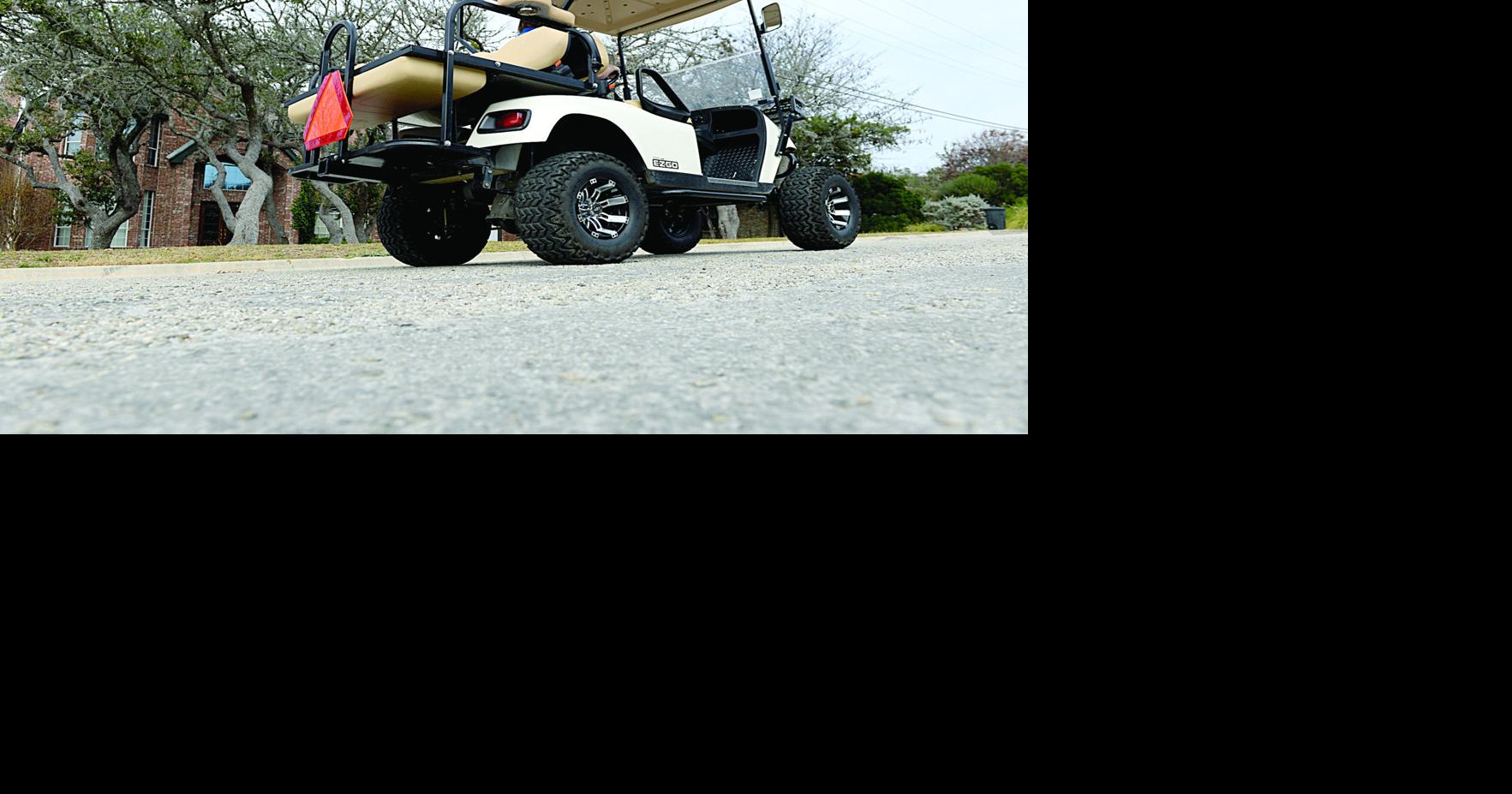 Santa’s helpers commandeer golf carts | News | dailytimes.com