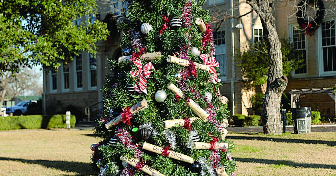 Holiday tree vote continues at courthouse | News | dailytimes.com