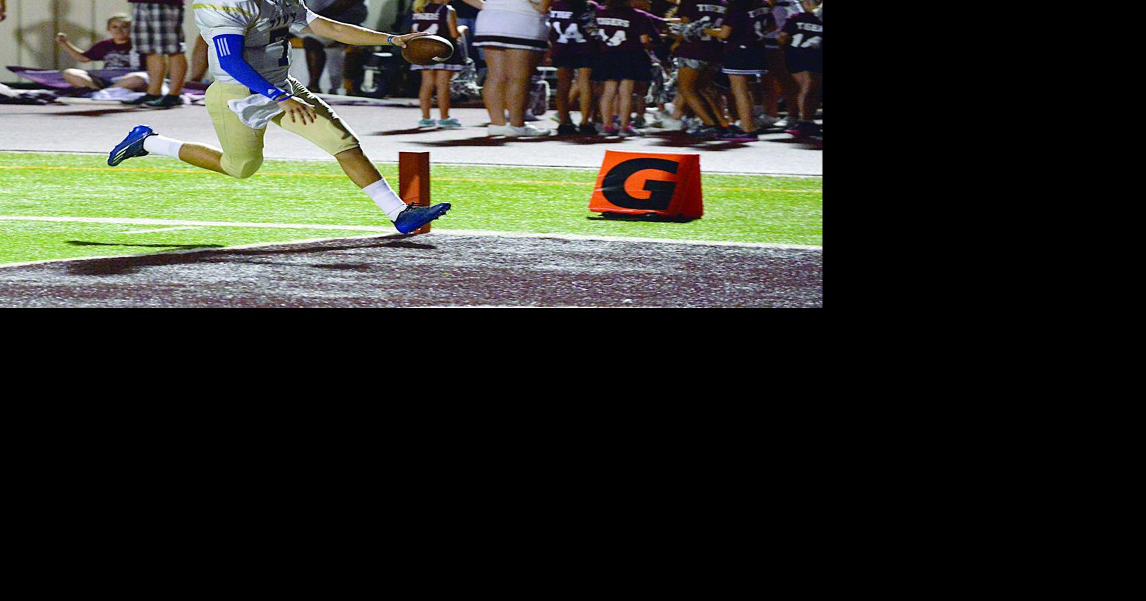 Tivy opens up District 27 play with a win over the Floresville Tigers ...