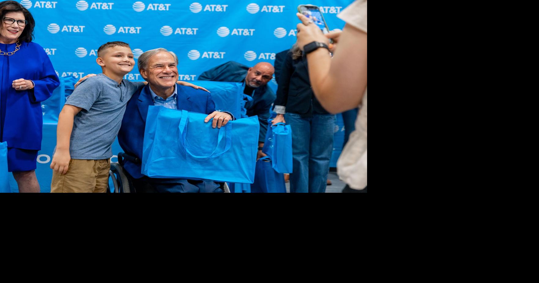 Abbott distributes laptops to Center Point ISD | Education | dailytimes.com
