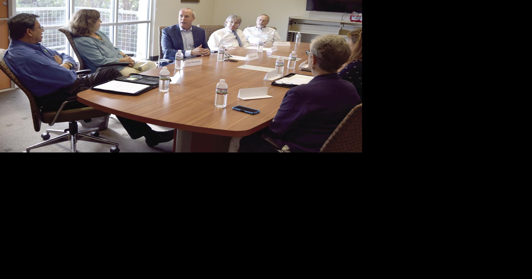 Candidate hosts roundtable talk on health care | News | dailytimes.com