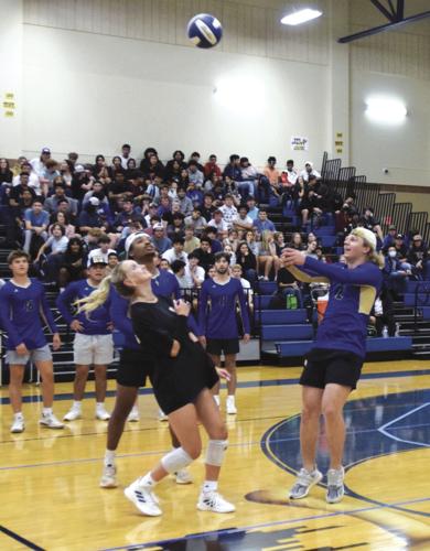 Tivy seniors battle the faculty in Project Graduation volleyball game ...