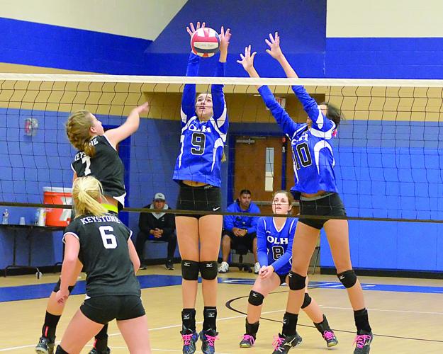 Lady Antlers start fast, hang on in third set to sweep Floresville ...
