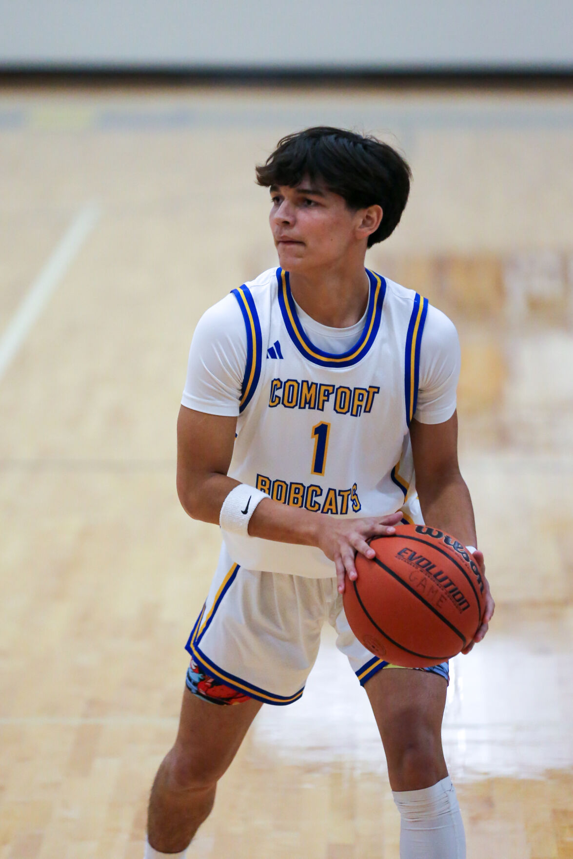 Late 3-pointers lift Comfort Bobcats while Deer drop road contest to ...