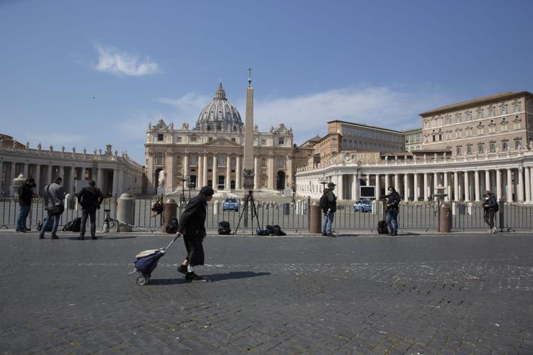 Photo gallery: Palm Sunday in an empty Vatican | Coronavirus ...