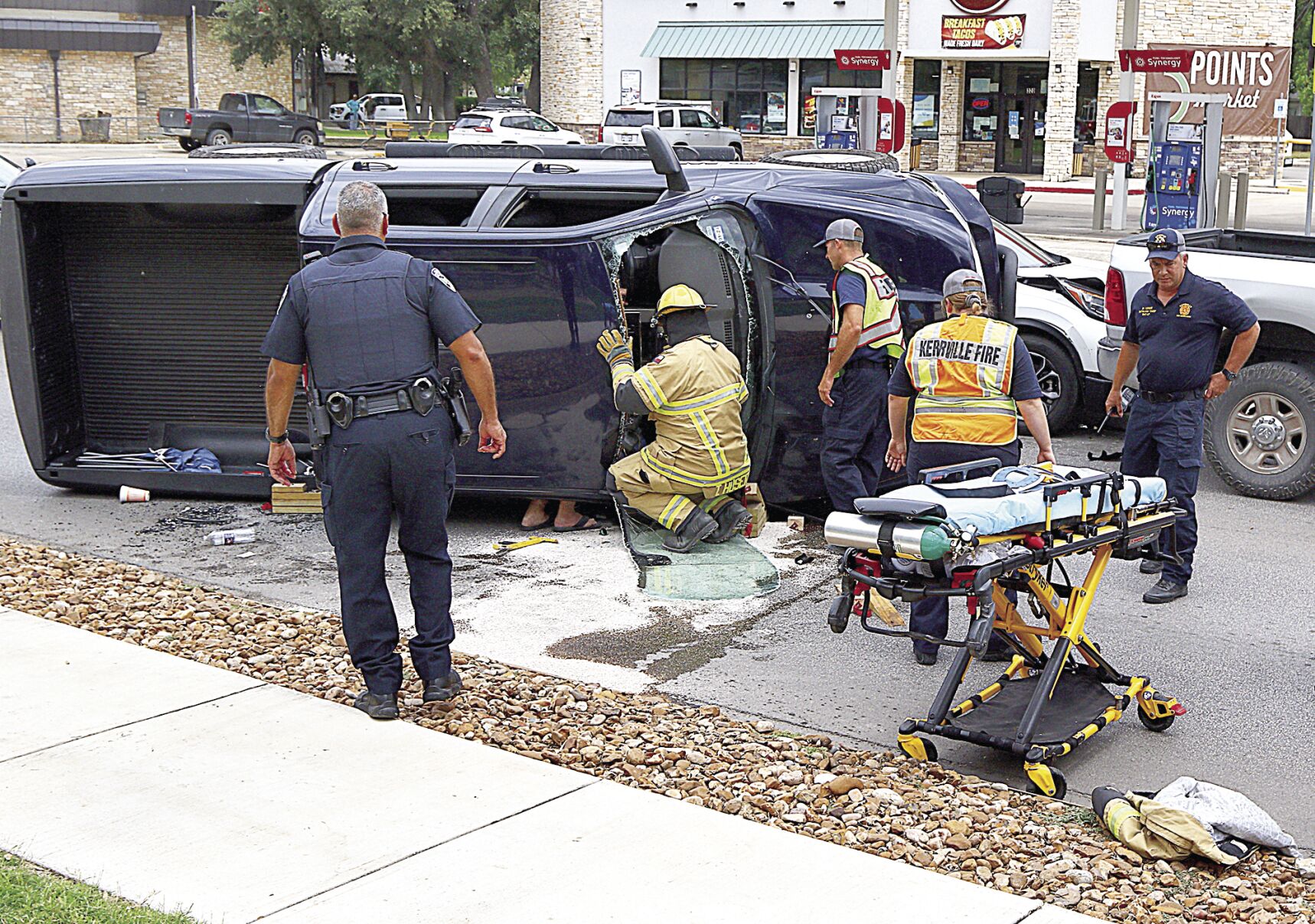 3-vehicle wreck snarls traffic at busy intersection | Local News ...
