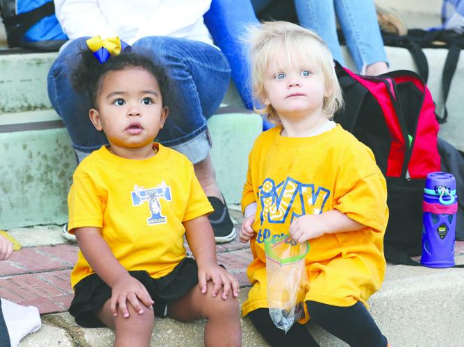 Homecoming parade, pep rally brings fans out to support Antlers | Local ...