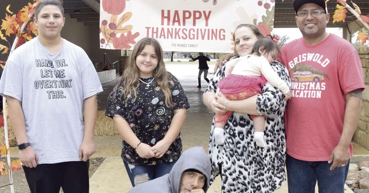 Munoz family pays it forward with Thanksgiving Day dinner at Louise ...