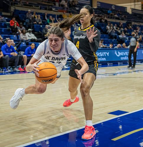 Basketball: UC Davis women too quick for Roadrunners | Aggies ...