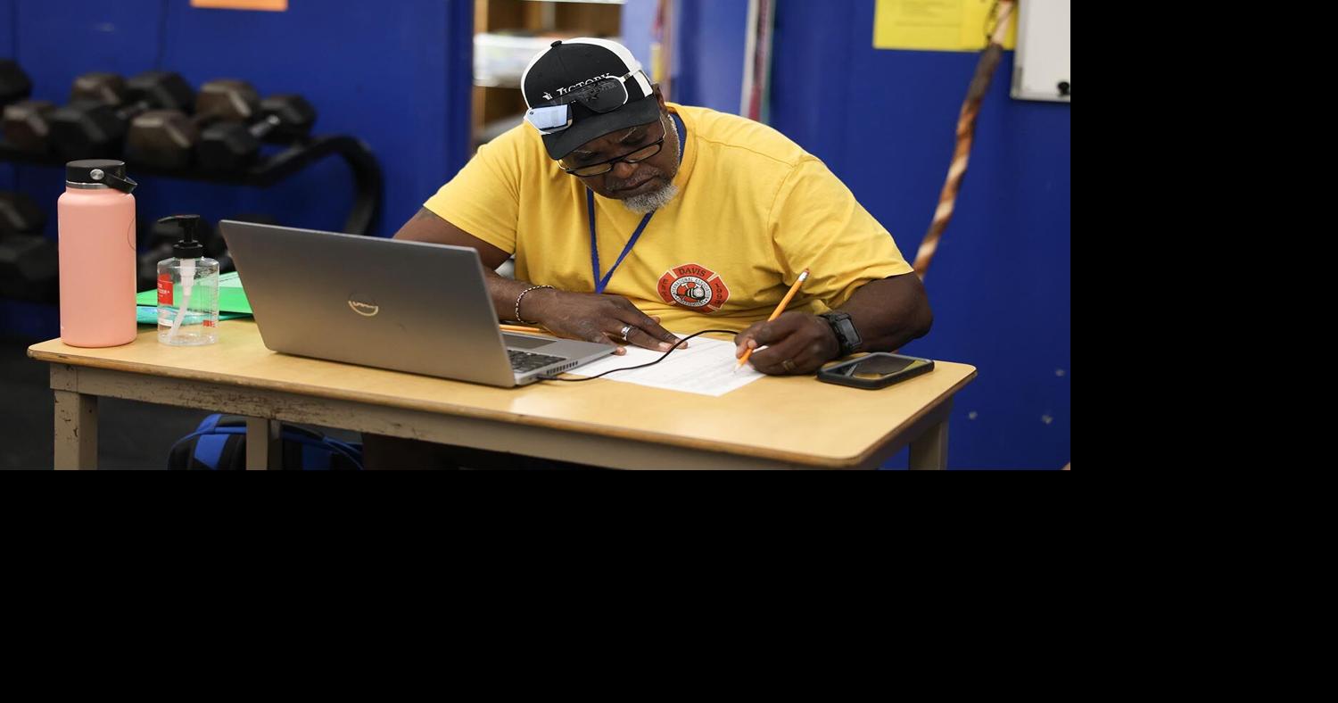 Hicks named new DHS football coach | Sports | davisenterprise.com