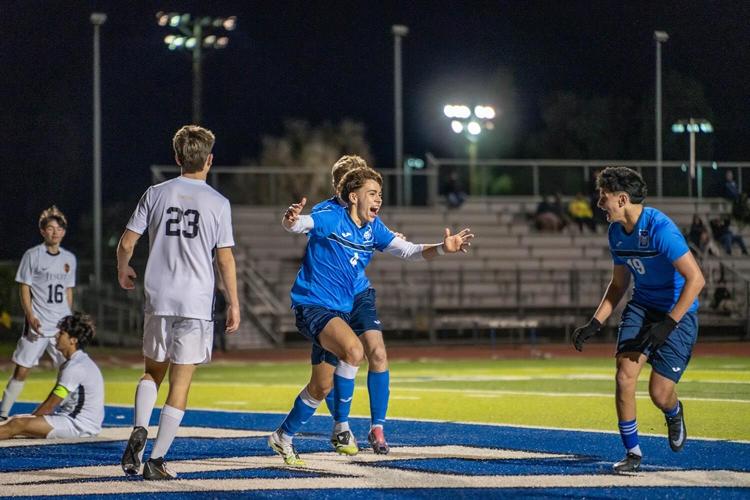 Boys soccer earns back-to-back SFL crowns | Sports | davisenterprise.com