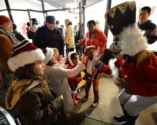 Downtown Davis holiday opening parade | Do-not-import | davisenterprise.com