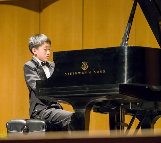 Pianist Roger Xia returns to Davis | Arts & Entertainment ...