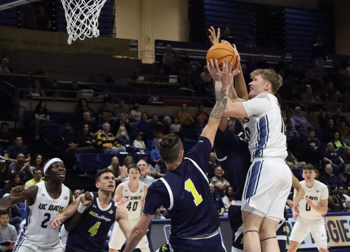 Basketball: UC Davis men win despite bad shooting | Aggies ...