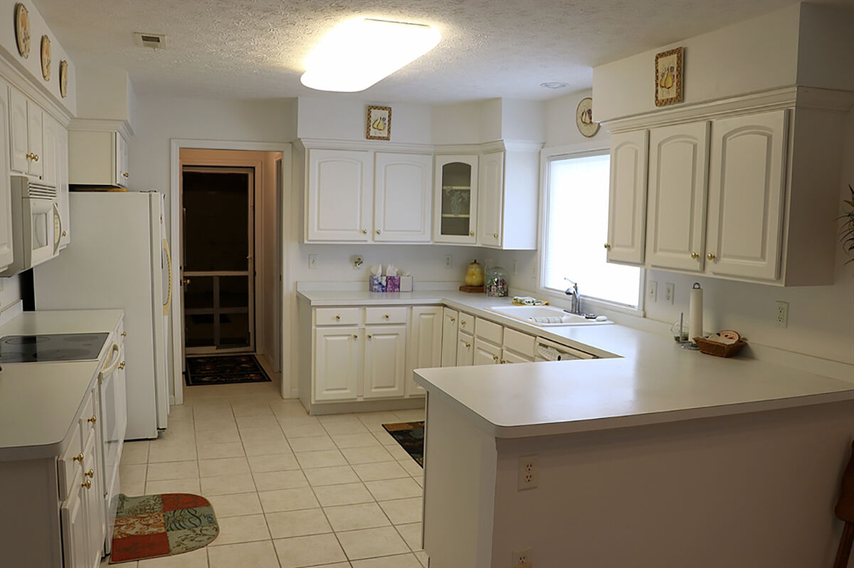 Brick ranch’s great room has formal dining nook | Homes ...