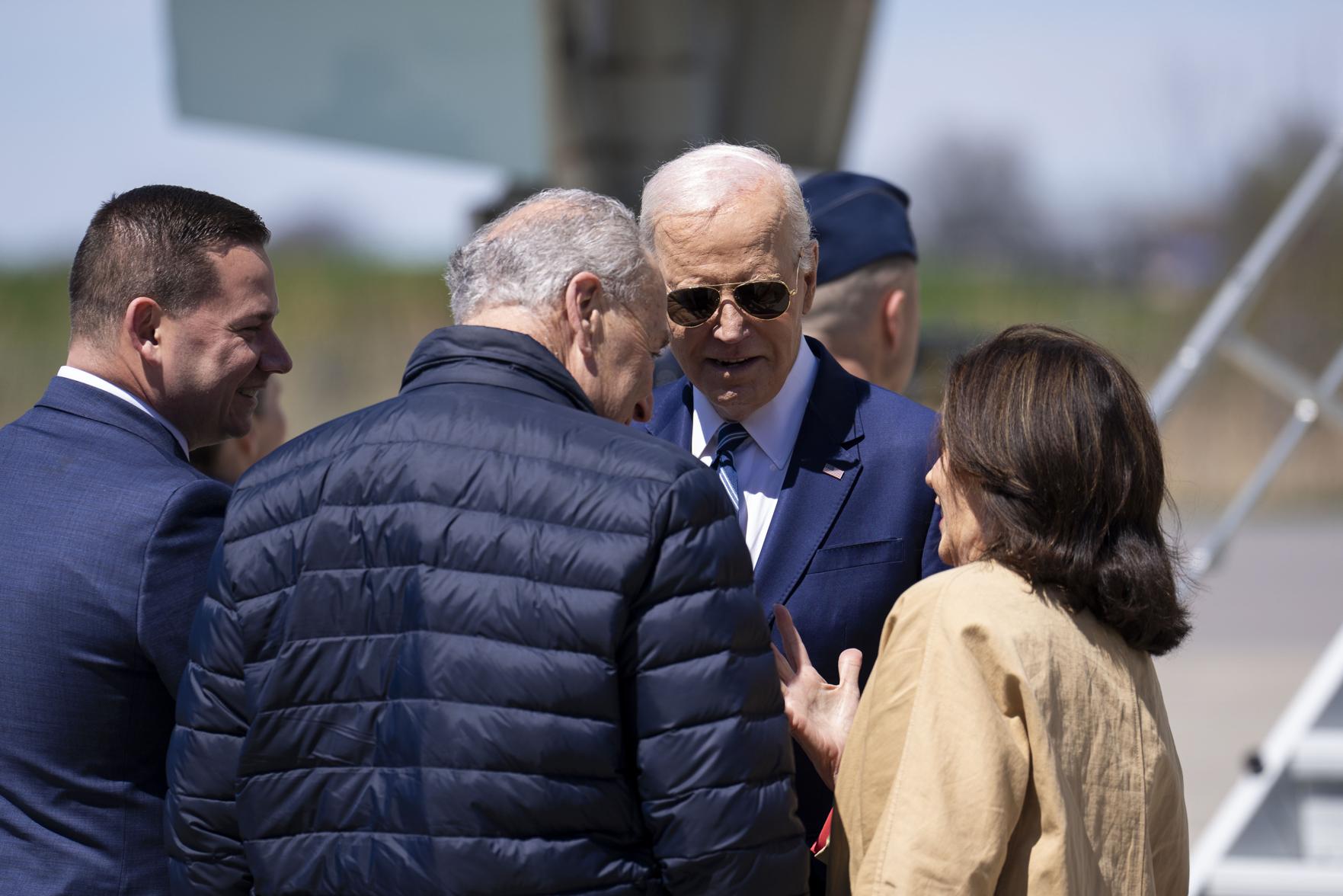 Biden, Seeking to Build on Fruitful Week, Announces Billions in Chip ...