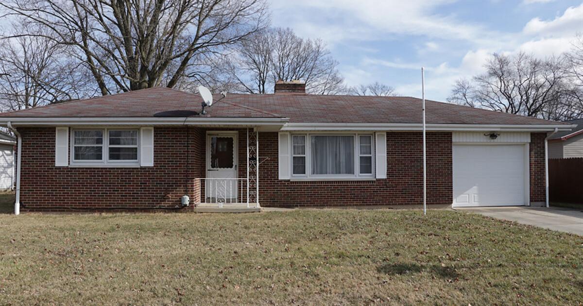 Ranch’s full basement offers family, rec rooms | Homes ...