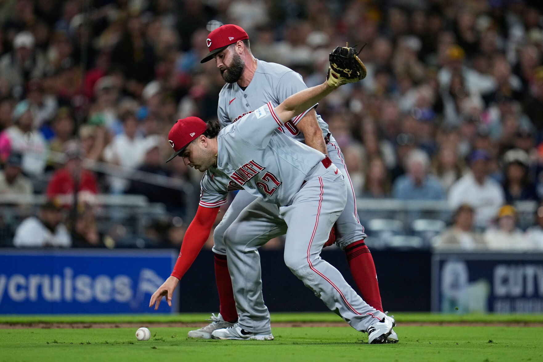 McCoy: Reds fumble three straight bunts, drop fifth straight game in ...