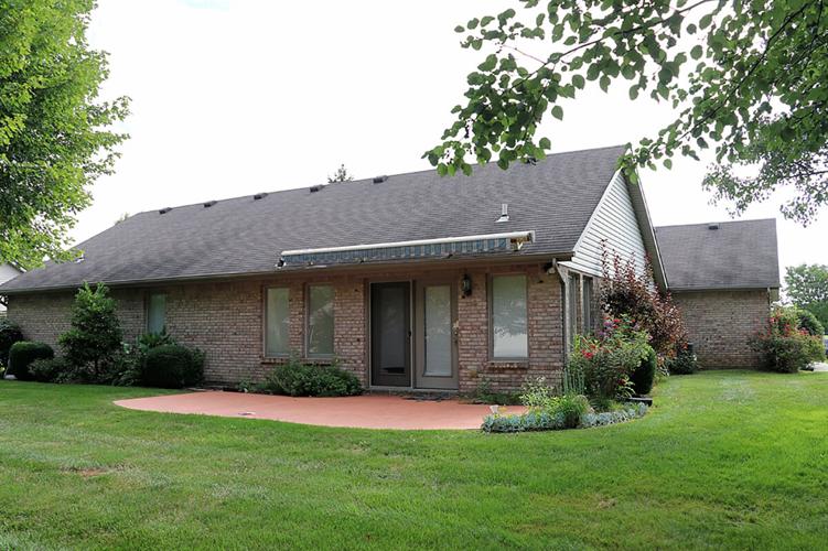 Brick ranch’s great room has formal dining nook | Homes ...