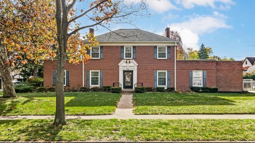 Local real estate: Colonial offers circular floor plan with large ...
