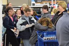 Holiday shopping: Shoppers swarm Meijer for early Thanksgiving deals ...