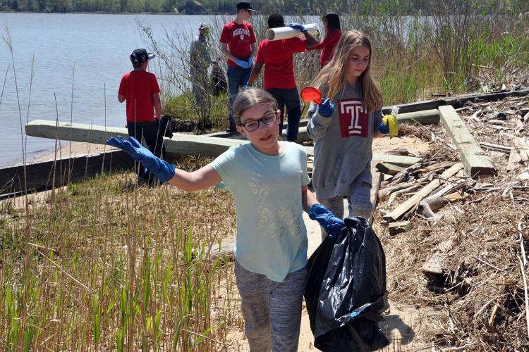 Dahlgren Students Combine Fun with Function at Beach Cleanup | Features ...