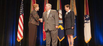 DoD Distinguished Civilian Service Award given to Carderock Division ...
