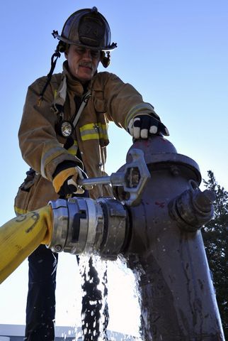 Andrews firefighters bring the heat | News | dcmilitary.com