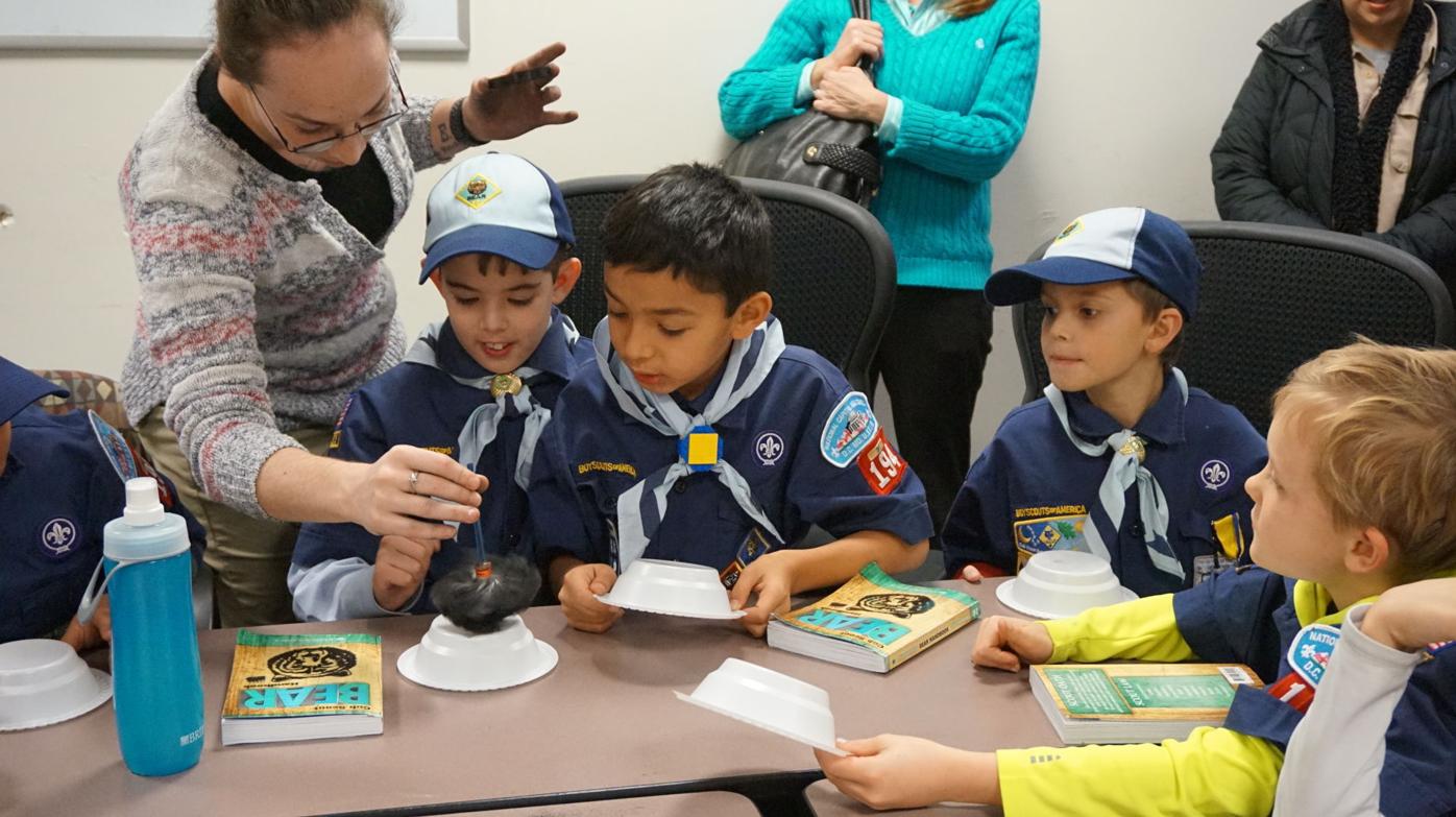 Law enforcement give the gift of ‘community policing’ to kids ...