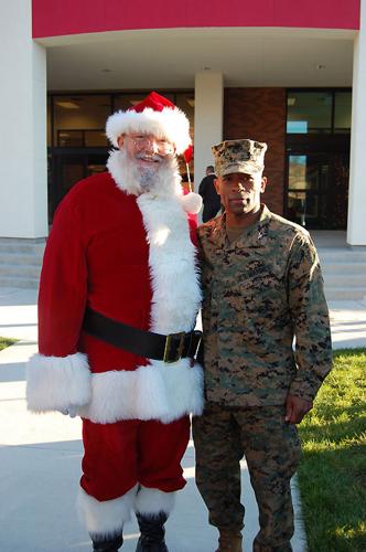 MCCS rings in the holiday season | Local | dcmilitary.com