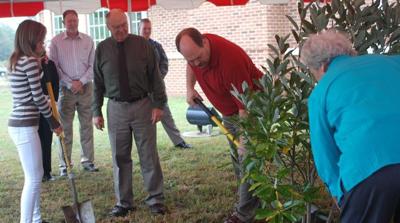 Kirk MacKinnon honored at River's Edge ceremony | Local | dcmilitary.com
