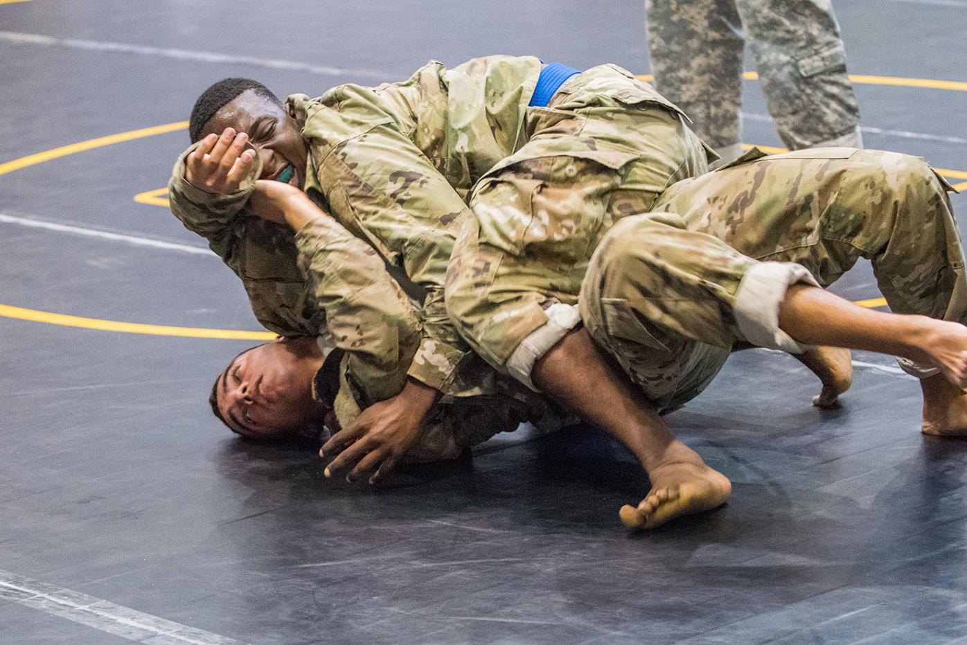 Service members test warrior spirit at MDW combatives tournament ...