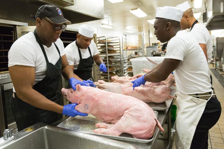 DFAC goes all out for Thanksgiving Meal | Local | dcmilitary.com