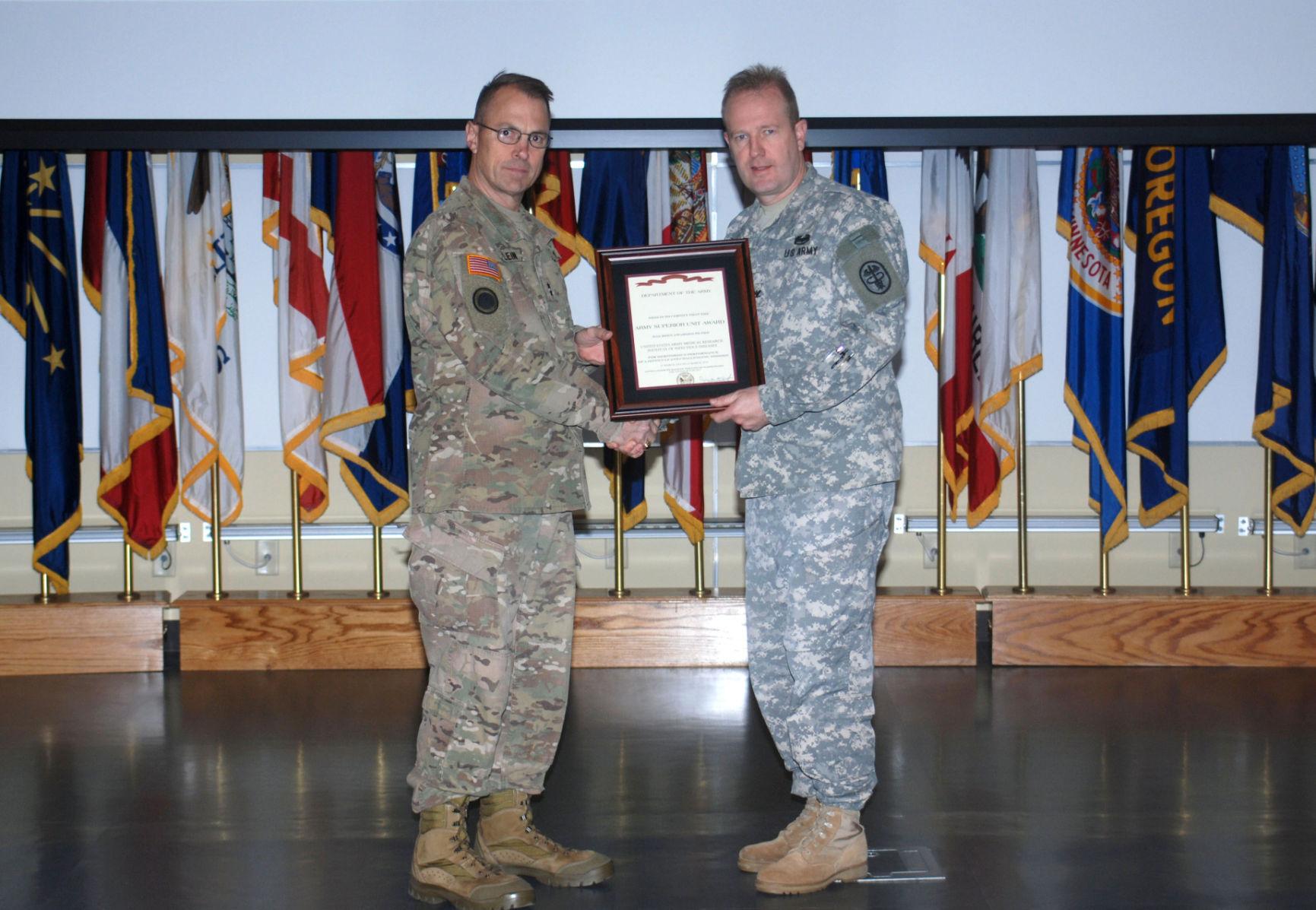 USAMRIID Receives Army Superior Unit Award | News | dcmilitary.com