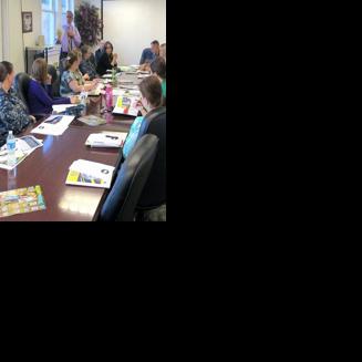 Navy ombudsmen connect commands, families | Features | dcmilitary.com