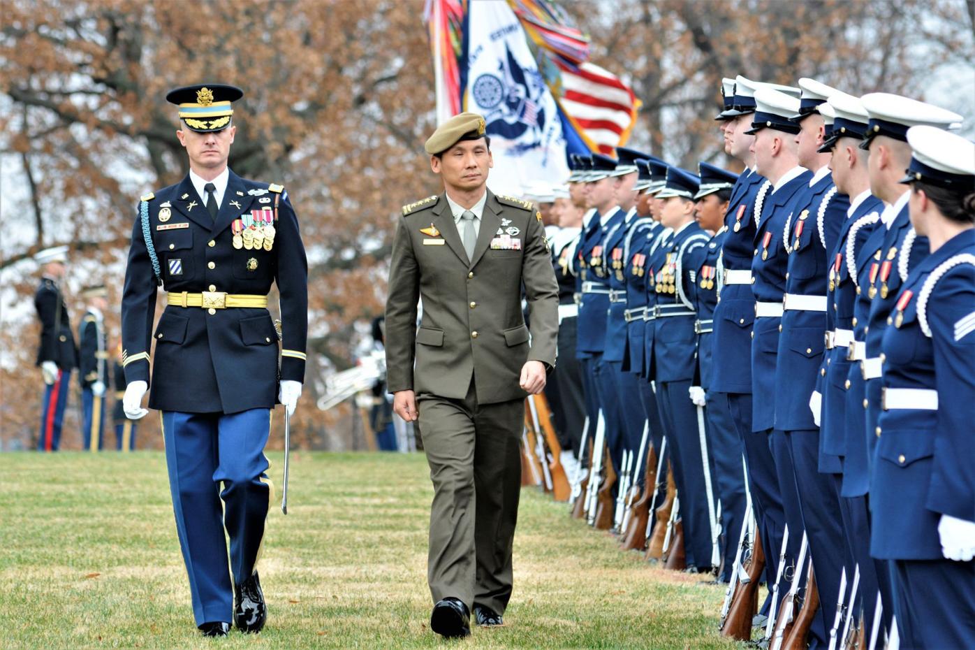 Singaporean army general welcomed at JBM-HH | Local | dcmilitary.com