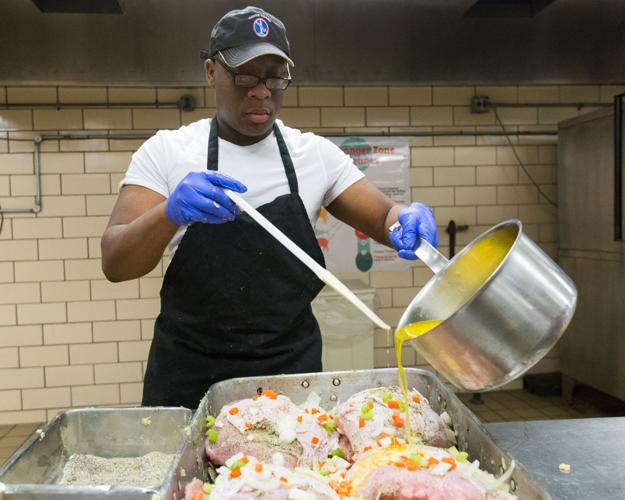 DFAC goes all out for Thanksgiving Meal | Local | dcmilitary.com