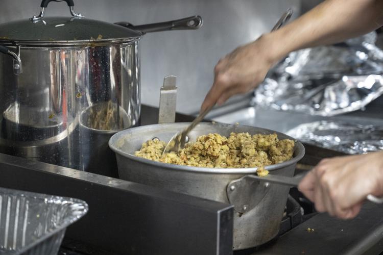 PHOTOS: Cook For Vets hosts Thanksgiving feast | | dcmilitary.com