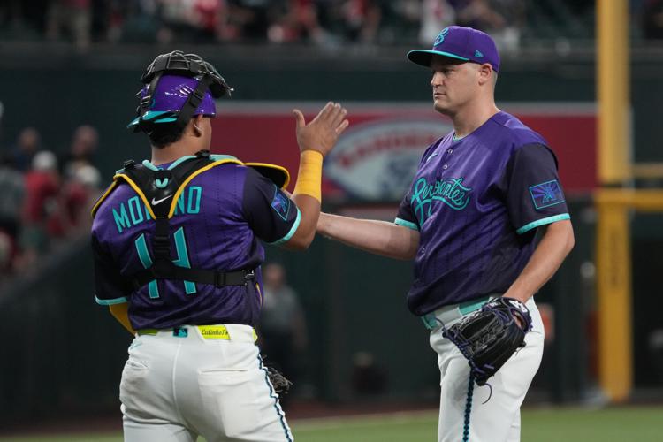 Carroll hits 3-run triple in 8th to help Diamondbacks beat Twins 9-5 ...