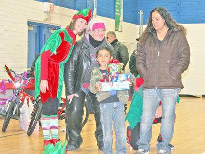 Phoenix bikers play Santa to Mayer students | Features | dcourier.com