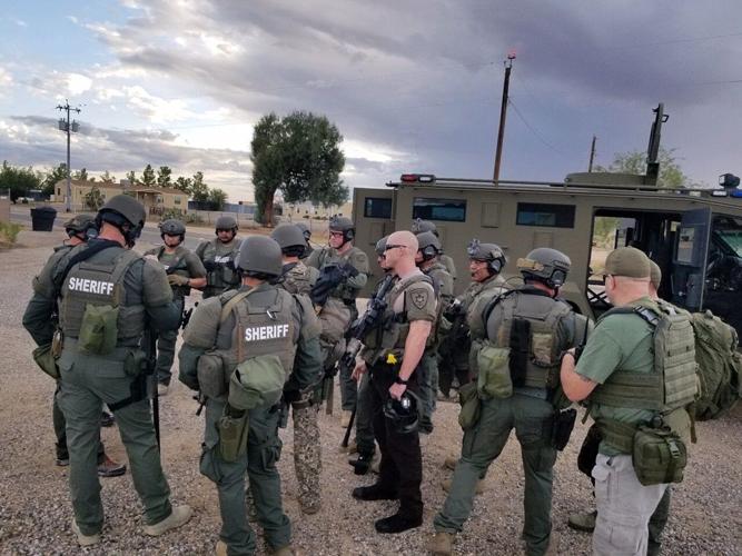 SWAT team arrests barricaded felon in Congress | News | dcourier.com
