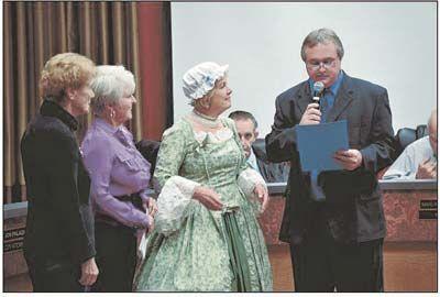 Colonial Dames 17th Century receive recognition | Life | dcourier.com