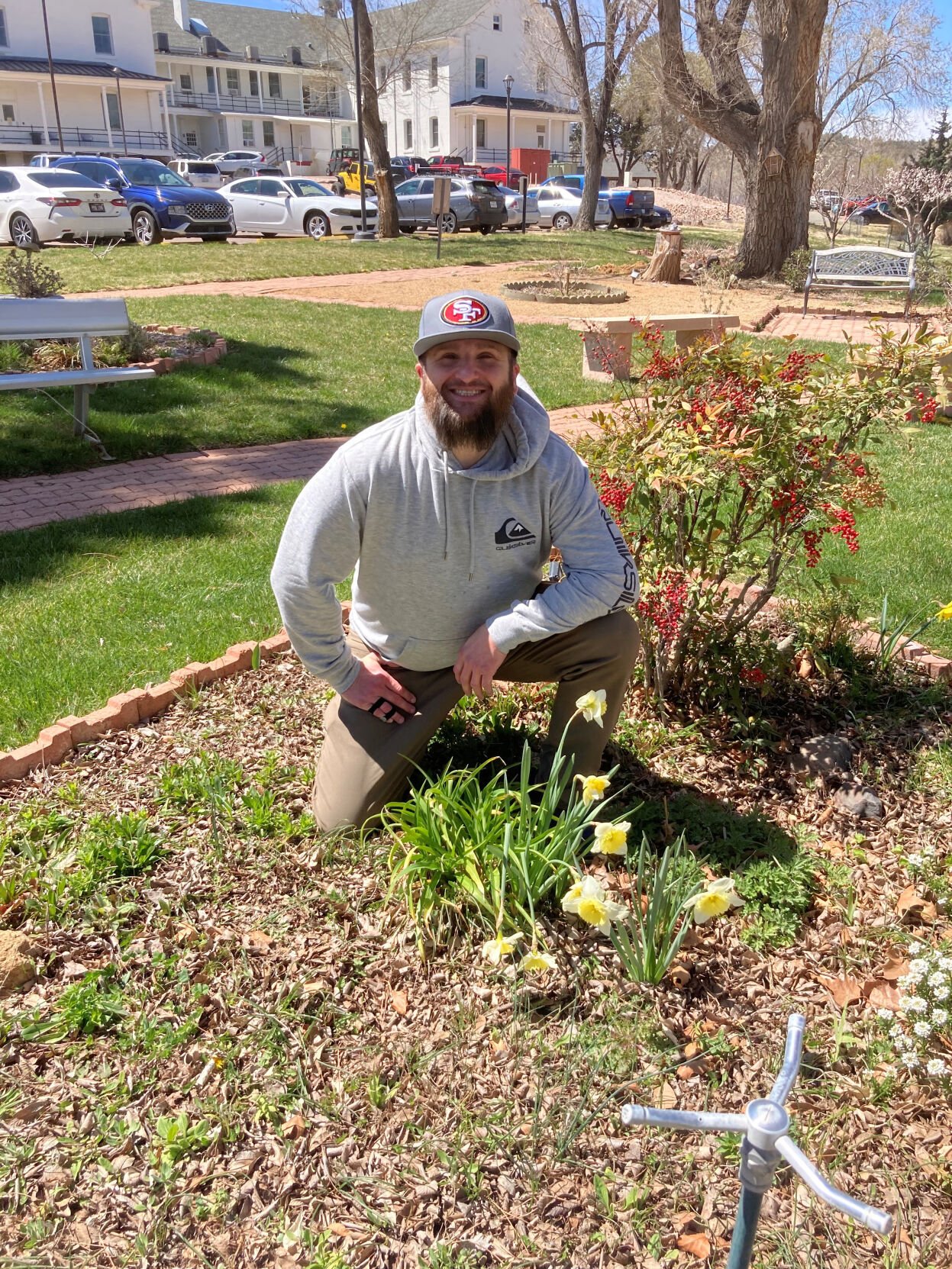 VA volunteers, veterans and health care practitioners hail gardens and ...