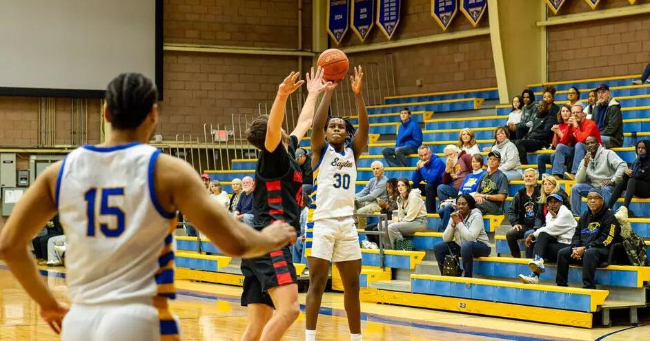 Eagles drop tough game to Royals | Sports | dcourier.com