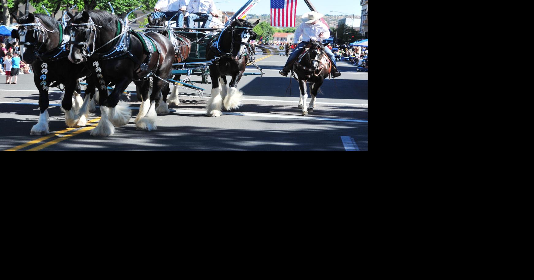 Rodeo legend Clyde Allred leads rodeo parade | Archives | dcourier.com